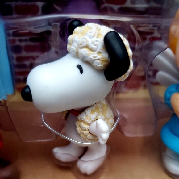 Peanuts | Toys | Peanuts Pageant Mini Figure Set With Play Stage ...
